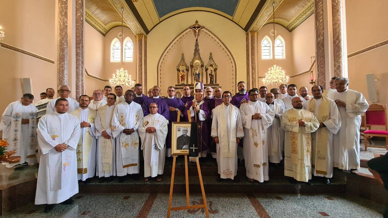 Missa em sufrágio de Dom Geraldo Lyrio Rocha, primeiro Arcebispo ...