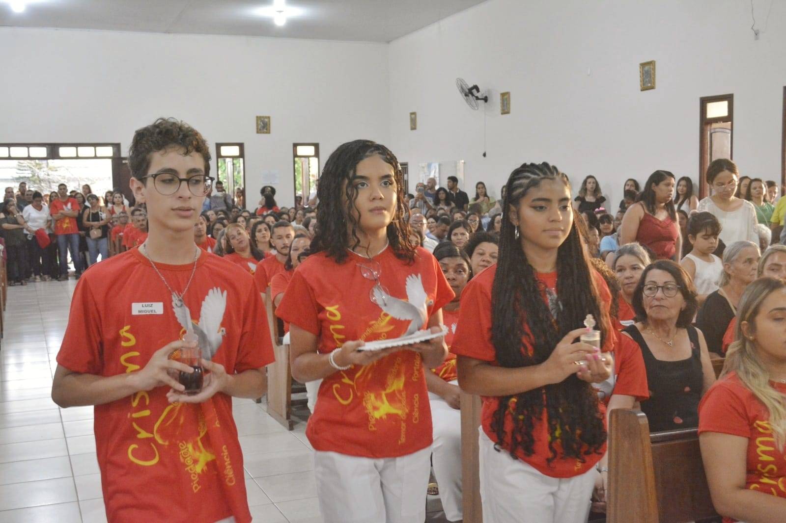 Dom Josafá celebra a segunda Crisma da Paróquia Sagrado Coração de ...